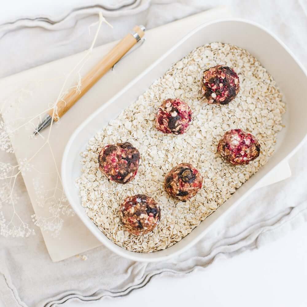 Vegane Immunkugeln mit Himbeeren - Vitamin-B-Snack Zuckerfrei